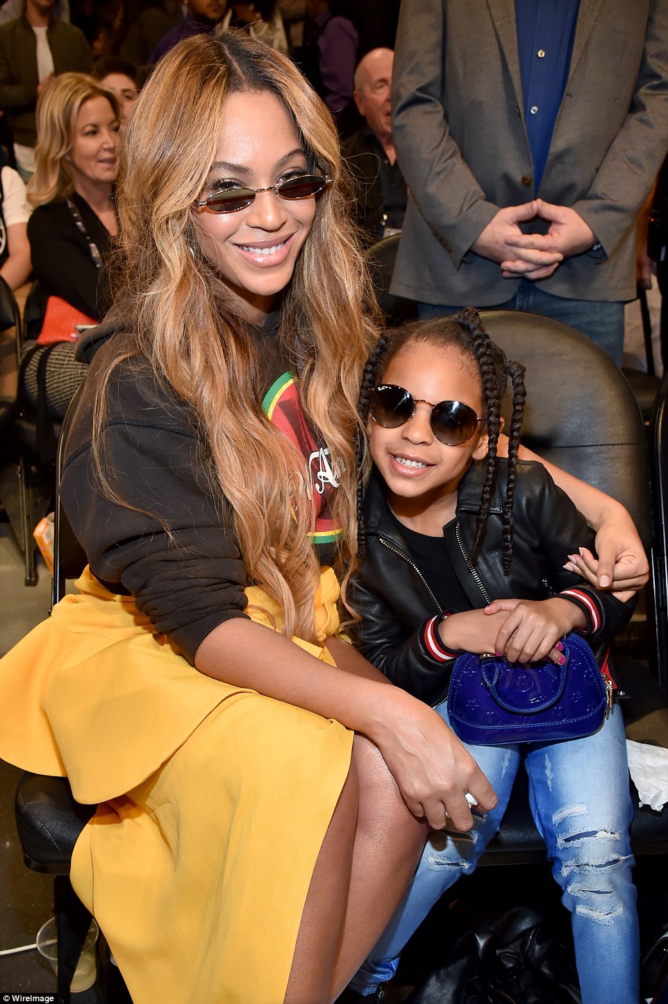 Beyonces Daughter Blue Ivy Steals The Spotlight As The Pair Snap